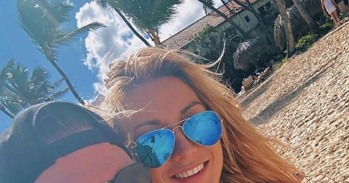 Anna-Carina Woitschack zeigt sich im Bikini am Strand