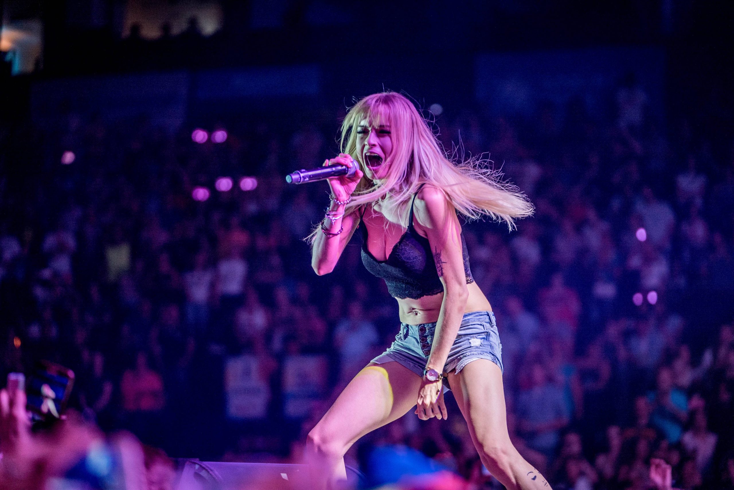 Mia Julia ist zurück bei „Big Brother“: Direkt zu Beginn kassiert sie eine Ansage ...