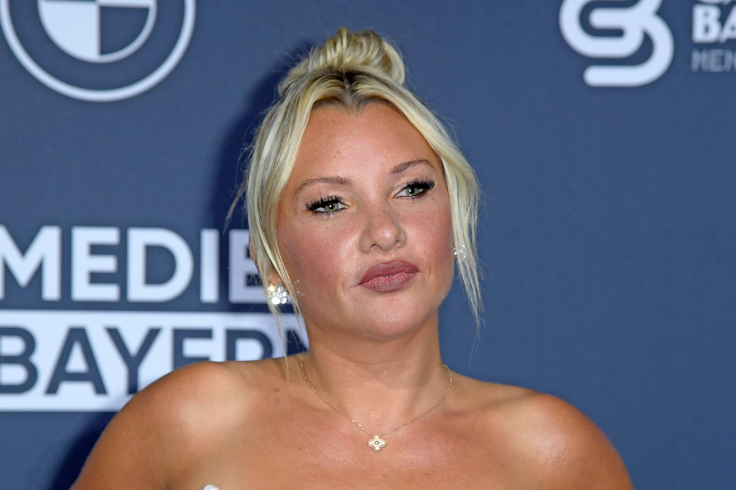 Samenspende? Evelyn Burdecki spricht in ARD-Show über eine „verrückte Idee“ - Schlagerplanet.com