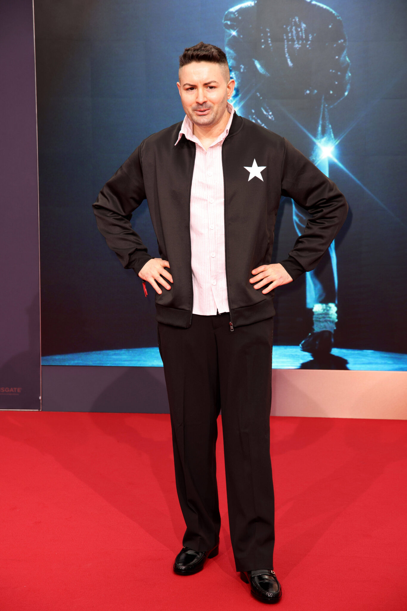 Menderes steht plötzlich auf der großen DSDS-Finalbühne – trotz 19 ...